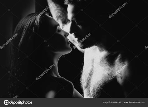 Couple Love Close Portrait Amazing Coupl Embracing Romantic Couple