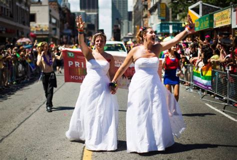 Same Sex Couples Earn Up To 10000 More Than Straight Ones Census Huffpost News