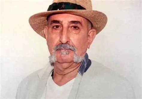 بوسه عاشقانه فرهاد آئیش بر سر همسرش مائده طهماسبیعکس