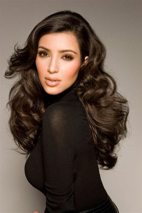 Kim Kardashian Cover Her Nudity With Black Blanket Porn Pictures Xxx