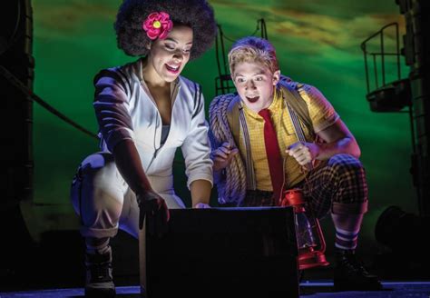 스폰지밥 스퀘어팬츠 뮤지컬 공연쇼 Spongebob Squarepants 전세계 게스트하우스 실시간 예약