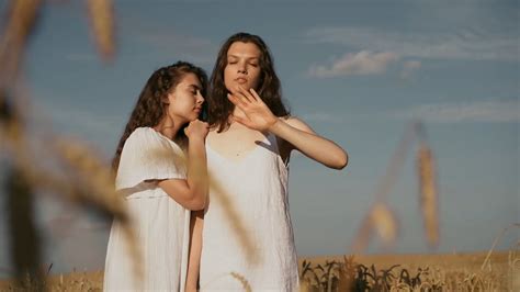 คลังวิดีโอฟรีของ กลางวัน กลางแจ้ง การจัดวาง การถ่ายภาพ ข้างนอก ความงาม ความสุข ชนบท ชุด