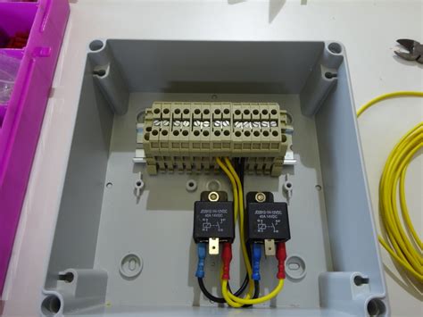 Acculader Kast Met Relais Blog Raymarine Navigatie Informatie En Uitleg