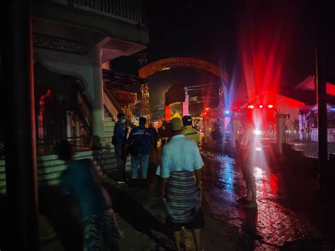 Diduga Korslet Listrik Plafon Masjid Terbakar