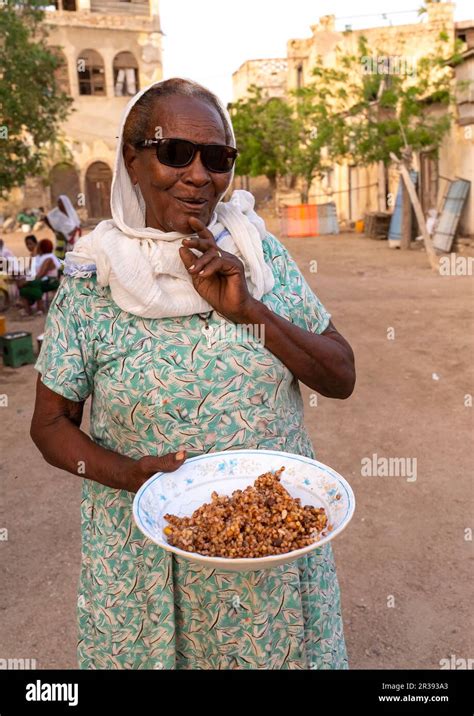 Eritrean Woman Offering Food In The Street Northern Red Sea Massawa Eritrea Stock Photo Alamy