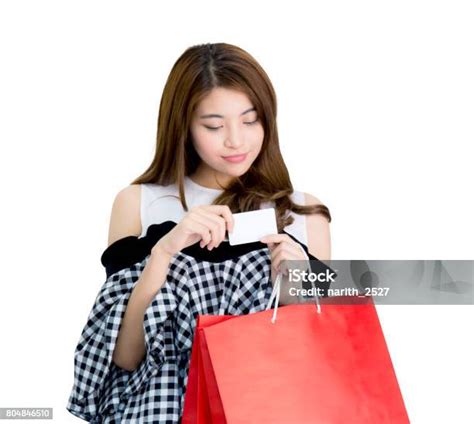 행복 한 흥분된 여자 서 고 흰색 배경에 고립 된 다채로운 쇼핑 가방을 들고 가방에 대한 스톡 사진 및 기타 이미지 가방 고객 구매 Istock