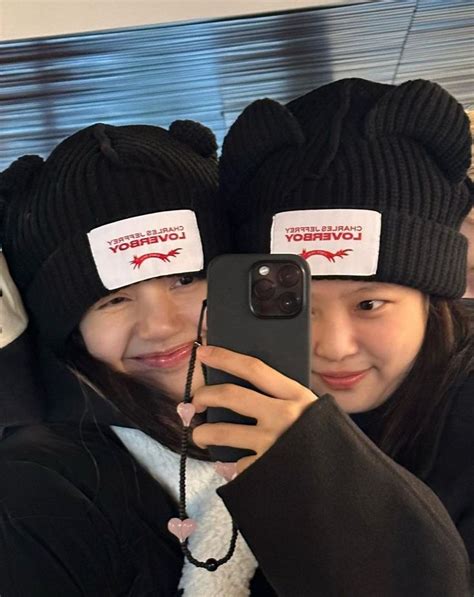 Blackpink Lisa And Jennie Beroemdheden