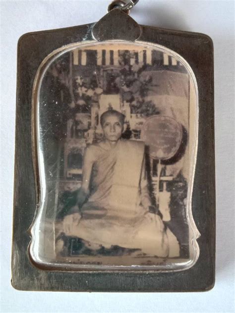 พระสมเด็จหลวงพ่อกวย หลังยันต์สี่แถว พิมพ์สี่เหลี่ยมคางหมู ปี 18 Ennxo