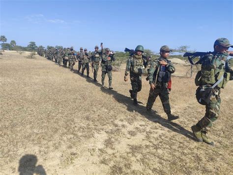 Khit ညောင်လေးပင်မြို့နယ်၊ ပုဇွန်မြောင်းကျေးရွာတွင် ပြည်သူပိုင်ပစ္စည်းများကို ခိုးယူနေသော စစ်တပ