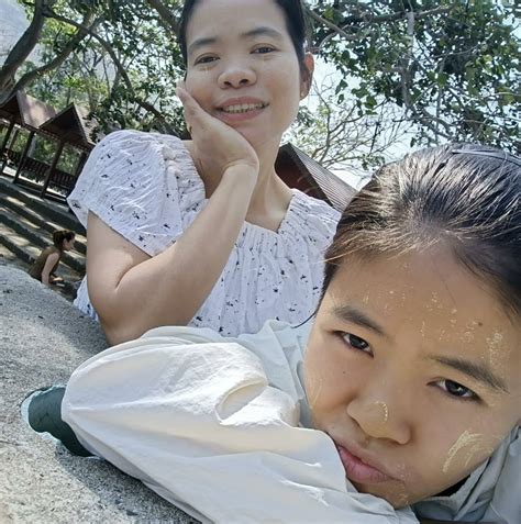 Zay ကားအတန်းလိုက်ကြီးနဲ့ အရမ်းပူအိုက် စိတ်ရှုပ်နေ ချိန် ရေခဲချောင်းလေးတစ်ချောင်းကလည်း တစ်ကယ့်ခ