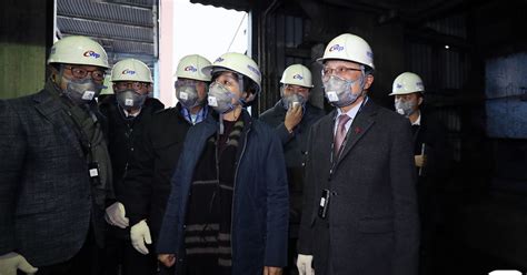 이해찬 새해 첫 업무일 새벽 청소노동자 휴게실 방문