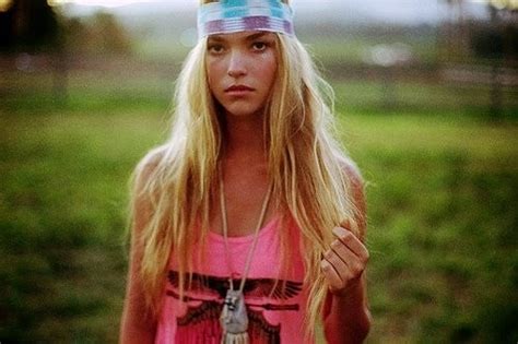 Фото Девушка со светлыми волосами