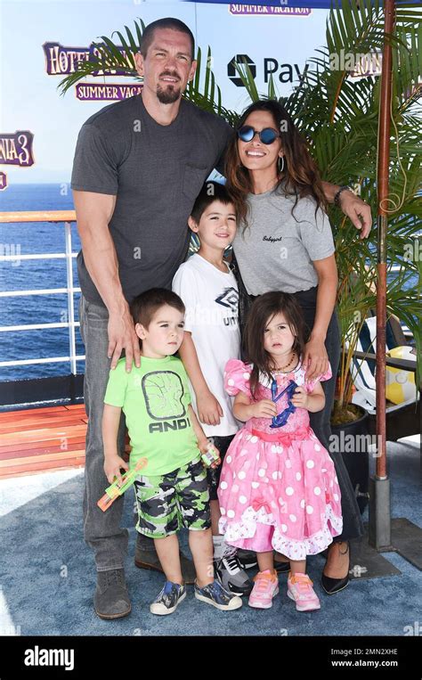 Steve Howey From Left Sarah Shahi Violet Howey William Howey And
