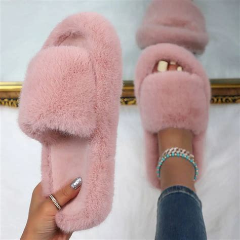 Тапочки з еко хутра хутряні тапочки трендові модні тапочки пухнасті кімнатні для дому