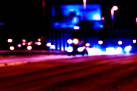 밤 시 보기에 덩어리 죠 시 속도 교통 조명 모호한 사진입니다 거리 생활 Bokeh 이미지입니다 교통 및 자동차 Defocused 이미지와 거리입니다 큰 도시 Bokeh