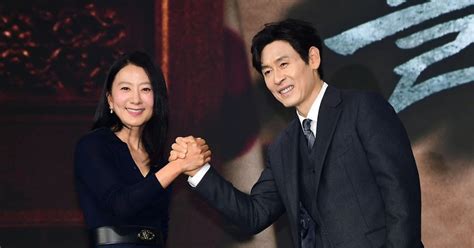 [종합] 남편 형님에서 원수로…김희애가 추천한 설경구 30년만에 돌풍으로 복귀