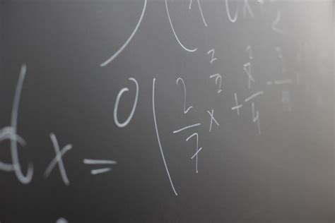 Importância da álgebra nas explicações matemática