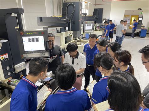 精密医疗模具 汽车模具 塑胶注塑 双色三色模 压铸冲压模具 东莞瀚艺模具制造工厂