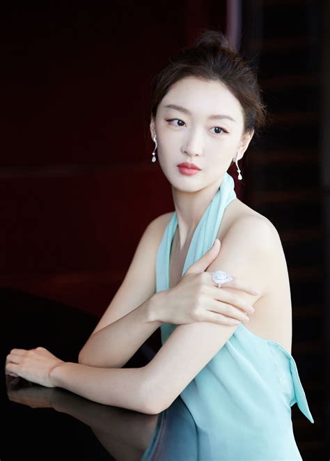 China Entertainment News Zhou Dongyu At Shanghai International Film Festival