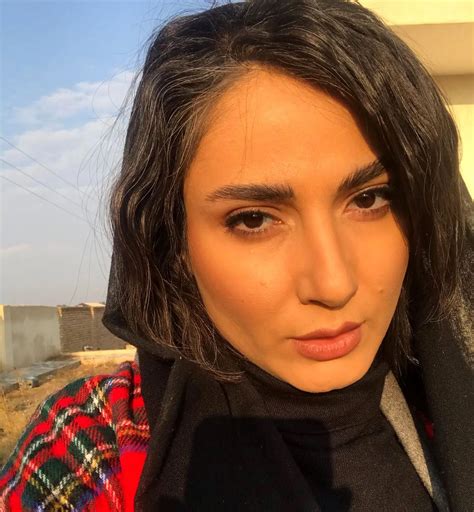 عکس خانم بازیگر سمیرا حسن پور با مو های پریشان