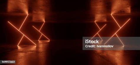 공상 과학 미래 네온 삼각형 레이저 전기 사이버 빛나는 벙커 오렌지 조명 무대 차고 격납고 복도 복도 터널 시멘트 콘크리트 그런 지 지하 클럽 3d 렌더링 0명에 대한 스톡