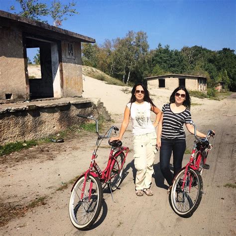 Сижу в самолёте на высоте сколько то там тысяч Возвращаюсь домой из