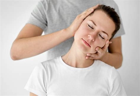 Cervical Manipulation Neck Cracking Hawk Wellness And Sports Therapy