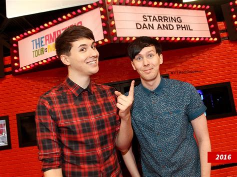 Youtubers Dan And Phil Reveal Theyre In A Relationship