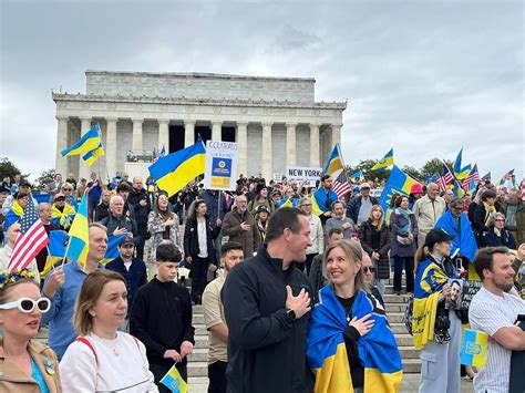 У США пройшов масовий мітинг на підтримку України докладно на Kyiv Post