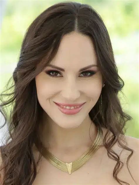 Lilu Moon Biowiki Age Height Weight Net Worth Wikiindetail