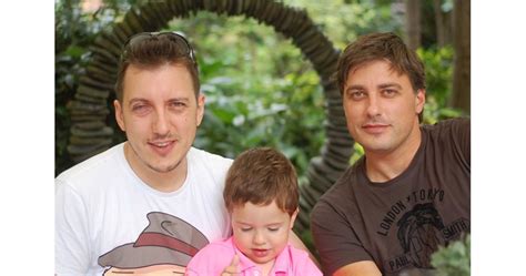 Баткото на Владо Карамазов е майстор сладкар в петзвезден хотел в Лондон