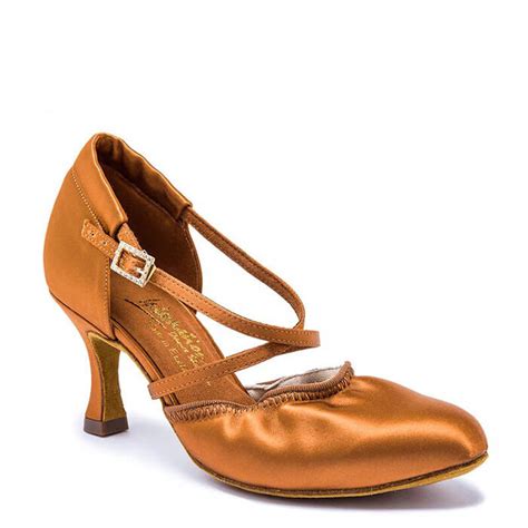 Best Ballroom Dance Shoes For Beginners And Pro Dancers 2023