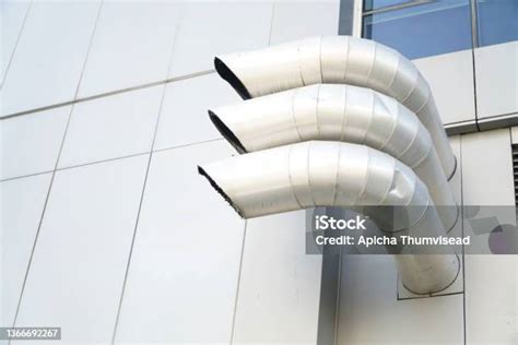 벽에 에어컨 및 환기 시스템의 공기 환기 덕트 야외 환기 덕트 야외에 대한 스톡 사진 및 기타 이미지 야외 관 튜브 담배