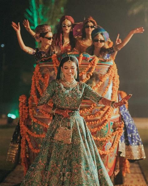Iqra Kanwals Mehndi Pictures Videos Go Viral Pakistan Observer