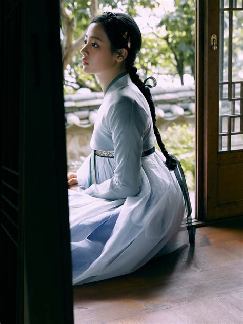 뉴진스 민지가 댕기를 맨 방식 악플달면 쩌리쩌려버려 ＊여성시대＊ 차분한 20대들의 알흠다운 공간