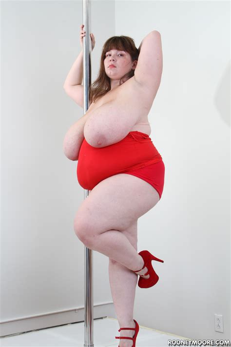 Ssbbw Lexxxi Lux Gets Naked On A Stripper Platform After A Pov Blowjob