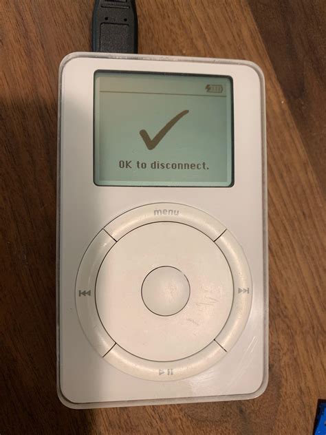 Ipod Classic 2nd Gen Stuck On “do Not Disconnect” When Plugged In See Comment R Ipod