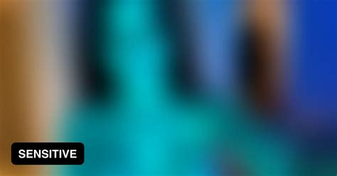 This B Tch Never Gets Naked Gag