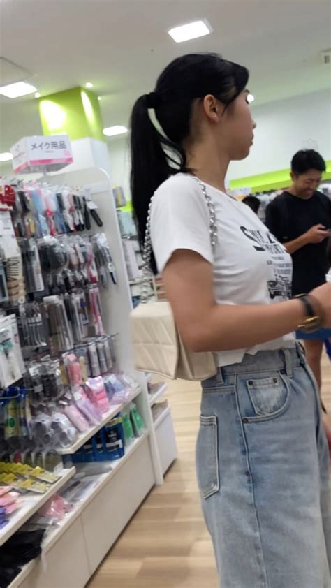 【お買い物中の眺め77】あどけなさが残る私服jkを店内で追い回し！ 36style