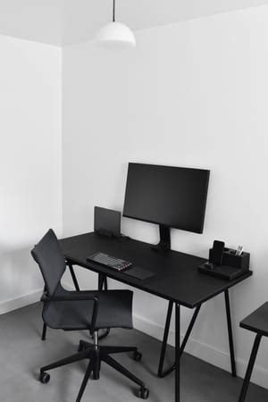Top Minimalist Desk Setup Ideas For