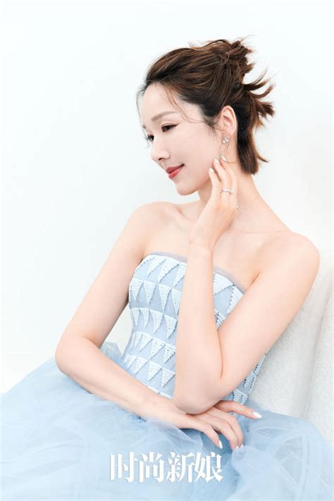 李亚男穿白色旗袍古典端庄 与王祖蓝相依偎超甜蜜 搜狐大视野 搜狐新闻