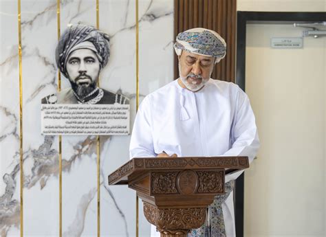 جلالة السلطان هيثم بن طارق المعظم يزور مدرسة السلطان فيصل بن تركي