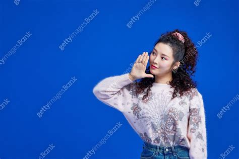 레트로스타일 컨셉 뉴트로 컨셉 트렌드 청년문화 주제 청년 성인 청년여자 성인여자 20세기스타일 스타일 구식패션 패셔너블 패션 대학생