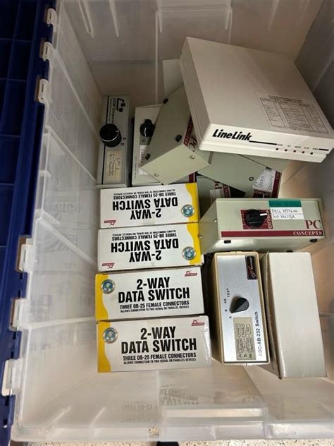 Lot 1421 2 Way Data Switches