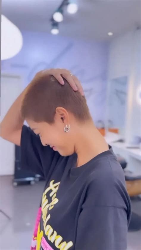 ทรงไหนก็รอด สายป่าน อภิญญา สกินเฮดคู่กับสามี หลายคนตกใจ แว็บแรกนึกว่าฝาแฝด