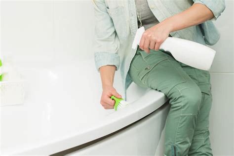 Homemade Daily Shower Cleaners With Or Without Vinegar Homelyville