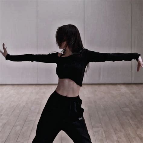 Pin By ੈ ‧₊˚ On 르세라핌 Le Sserafim Dancer Lifestyle Dance Outfits