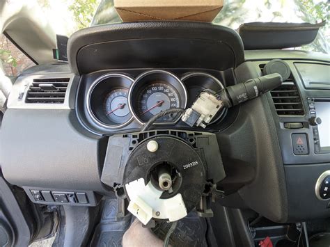 Замена подрулевого шлейфа — Nissan Tiida (1G), 1,6 л, 2007 года ...