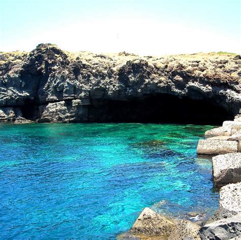 일요일의여행소식 Domenicainviaggio 🇰🇷타임지가 소개한 2023년 가볼 만한 세계 여행지 중 두 곳은 이탈리아에 있습니다 😍 판텔레리아와 나폴리는 각각