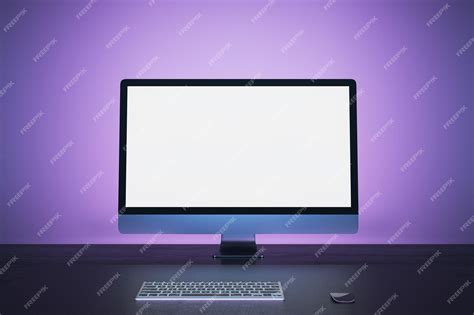 빈 흰색 모의 컴퓨터 모니터 Office 개념 3d 렌더링이 있는 추상 보라색 책상 프리미엄 사진